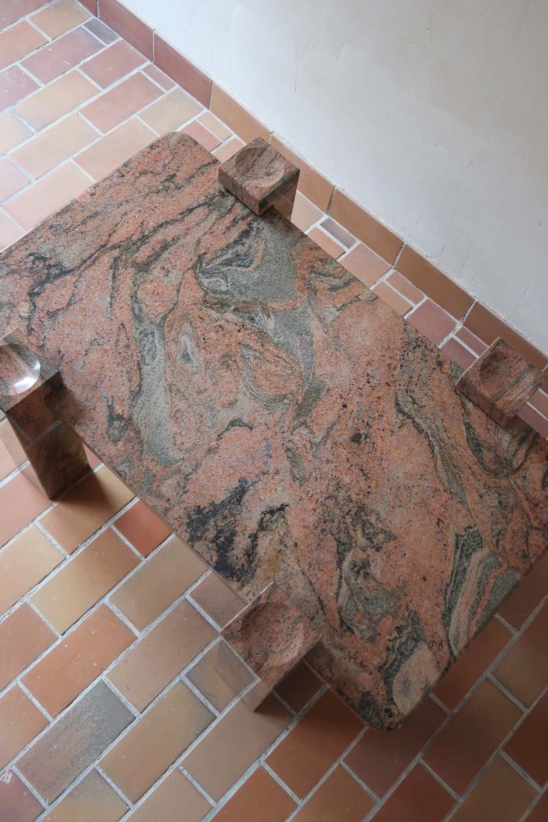 Grande table basse granite – Aux Objets Trouvés